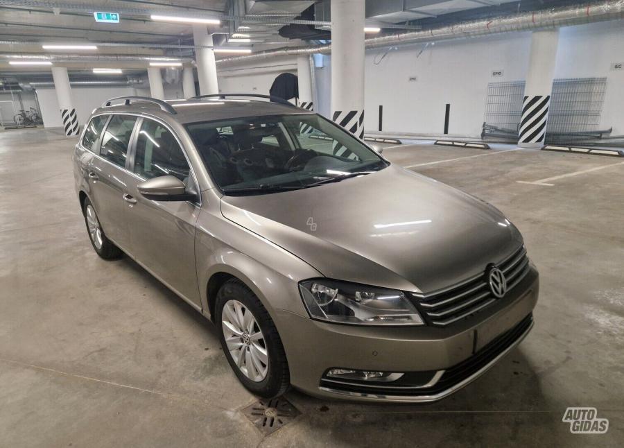 Brown Volkswagen Passat 2013 in Vilnius, with an engine capacity of 1.60 L and mileage of 211 thousand km for 4600 €, photo 3 on AUTOMOTO.COM.LV