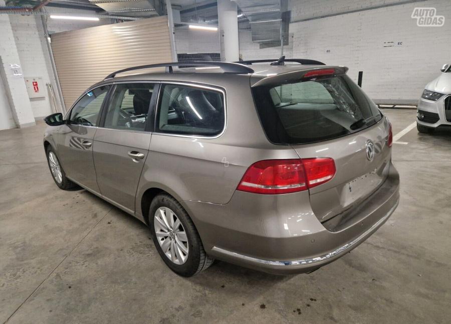 Brown Volkswagen Passat 2013 in Vilnius, with an engine capacity of 1.60 L and mileage of 211 thousand km for 4600 €, photo 6 on AUTOMOTO.COM.LV