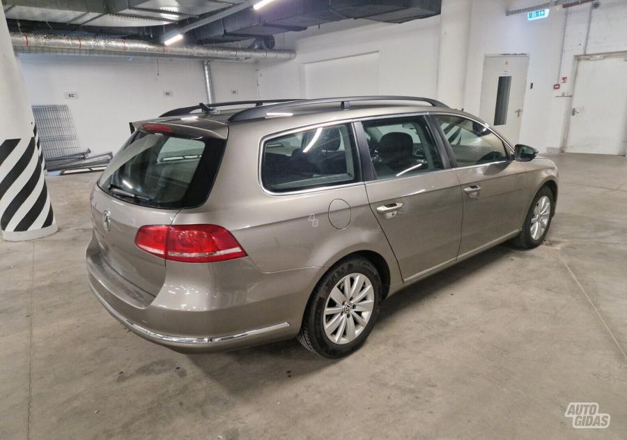 Brown Volkswagen Passat 2013 in Vilnius, with an engine capacity of 1.60 L and mileage of 211 thousand km for 4600 €, photo 7 on AUTOMOTO.COM.LV