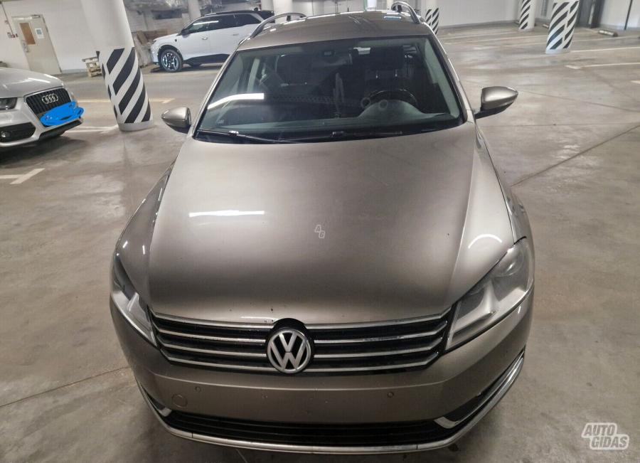 Brown Volkswagen Passat 2013 in Vilnius, with an engine capacity of 1.60 L and mileage of 211 thousand km for 4600 €, photo 10 on AUTOMOTO.COM.LV