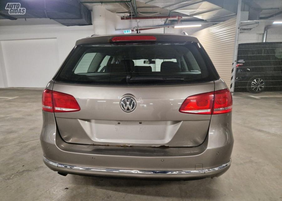 Brown Volkswagen Passat 2013 in Vilnius, with an engine capacity of 1.60 L and mileage of 211 thousand km for 4600 €, photo 11 on AUTOMOTO.COM.LV