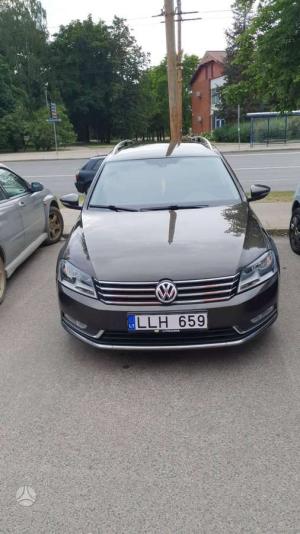 Brūns Volkswagen Passat 2013 Prienai, ar dzinēja tilpumu 1.97 L un nobraukumu 335 tūkst. km par 3850 €, foto  vietnē AUTOMOTO.COM.LV