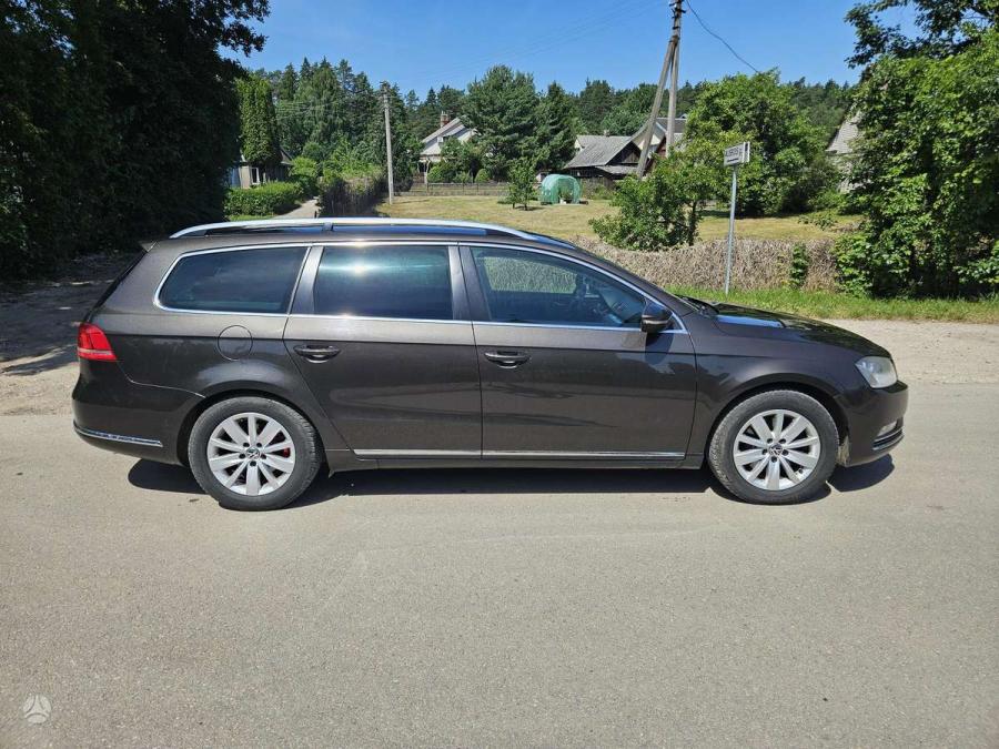 Brown Volkswagen Passat 2013 in Prienai, with an engine capacity of 1.97 L and mileage of 343 thousand km for 3600 €, photo 4 on AUTOMOTO.COM.LV