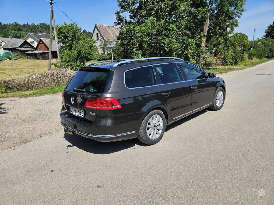 Brown Volkswagen Passat 2013 in Prienai, with an engine capacity of 1.97 L and mileage of 343 thousand km for 3600 €, photo 5 on AUTOMOTO.COM.LV