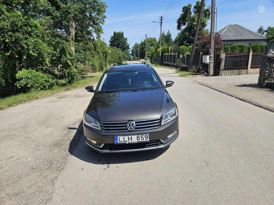 Brown Volkswagen Passat 2013 in Prienai, with an engine capacity of 1.97 L and mileage of 343 thousand km for 3600 €, photo 7 on AUTOMOTO.COM.LV