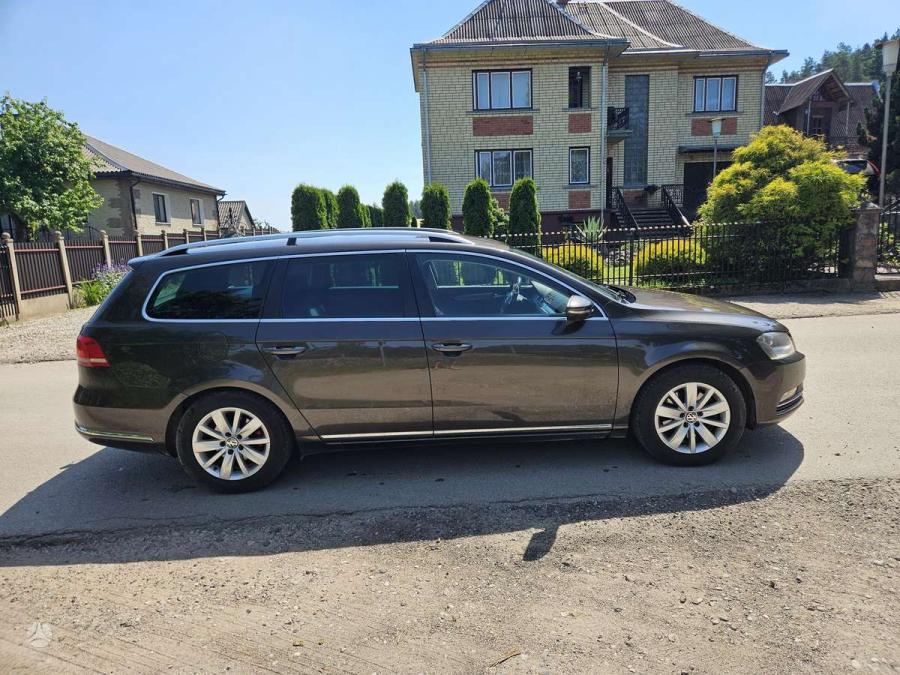 Brown Volkswagen Passat 2013 in Prienai, with an engine capacity of 1.97 L and mileage of 343 thousand km for 3600 €, photo 9 on AUTOMOTO.COM.LV