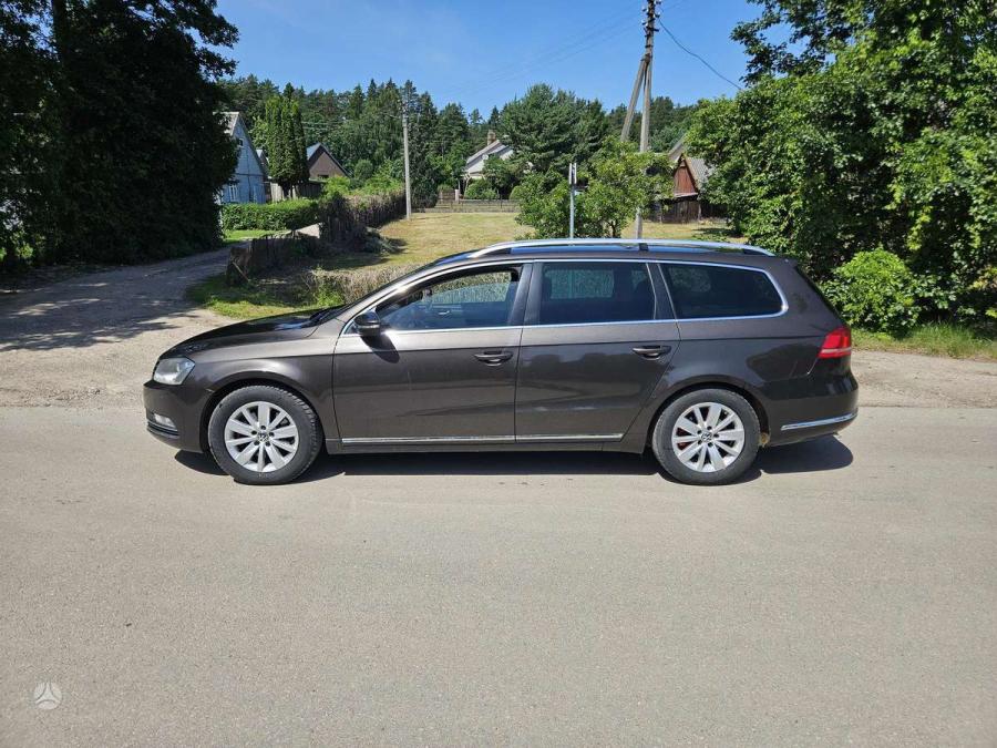 Brown Volkswagen Passat 2013 in Prienai, with an engine capacity of 1.97 L and mileage of 343 thousand km for 3600 €, photo 12 on AUTOMOTO.COM.LV