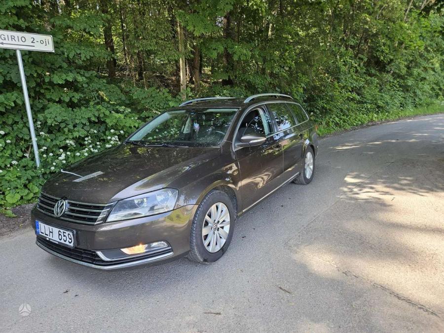 Brown Volkswagen Passat 2013 in Prienai, with an engine capacity of 1.97 L and mileage of 343 thousand km for 3600 €, photo 13 on AUTOMOTO.COM.LV
