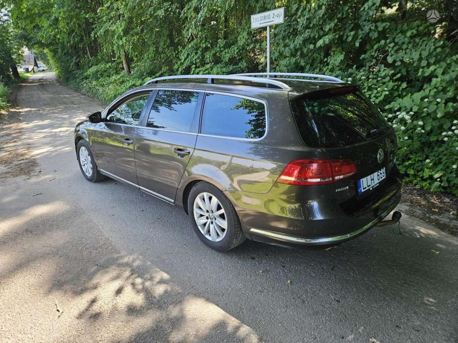 Brown Volkswagen Passat 2013 in Prienai, with an engine capacity of 1.97 L and mileage of 343 thousand km for 3600 €, photo 17 on AUTOMOTO.COM.LV