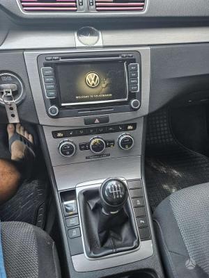 Brown Volkswagen Passat 2013 in Prienai, with an engine capacity of 1.97 L and mileage of 343 thousand km for 3600 €, photo 21 on AUTOMOTO.COM.LV