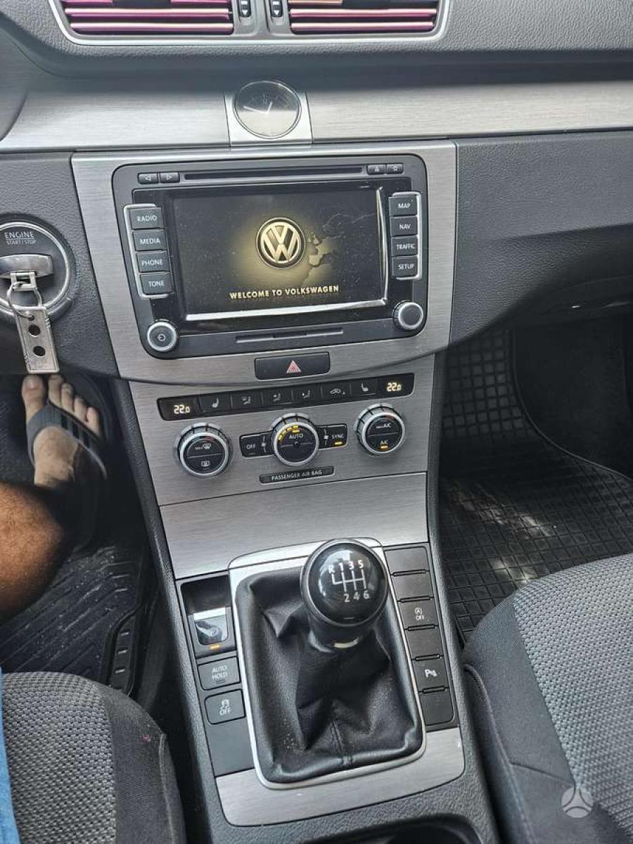 Brown Volkswagen Passat 2013 in Prienai, with an engine capacity of 1.97 L and mileage of 343 thousand km for 3600 €, photo 21 on AUTOMOTO.COM.LV