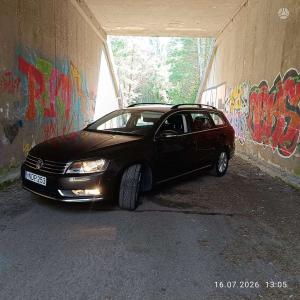 Brūns Volkswagen Passat 2013 Šauļi, ar dzinēja tilpumu 1.60 L un nobraukumu 282 tūkst. km par 5750 €, foto  vietnē AUTOMOTO.COM.LV
