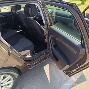 Brown Volkswagen Passat 2013 in Siauliai, with an engine capacity of 1.60 L and mileage of 282 thousand km for 5750 €, photo 15 on AUTOMOTO.COM.LV