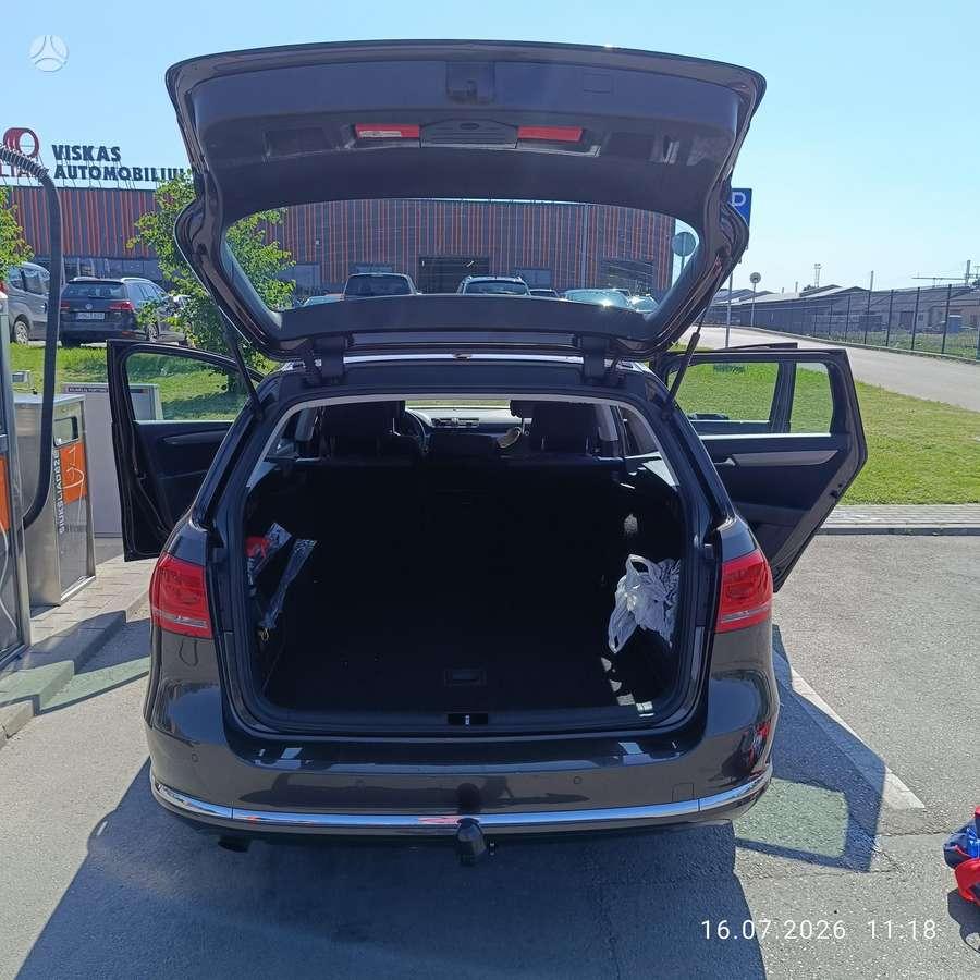 Brown Volkswagen Passat 2013 in Siauliai, with an engine capacity of 1.60 L and mileage of 282 thousand km for 5750 €, photo 16 on AUTOMOTO.COM.LV