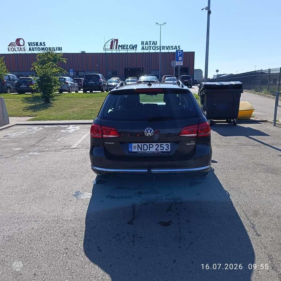 Brown Volkswagen Passat 2013 in Siauliai, with an engine capacity of 1.60 L and mileage of 282 thousand km for 5750 €, photo 19 on AUTOMOTO.COM.LV
