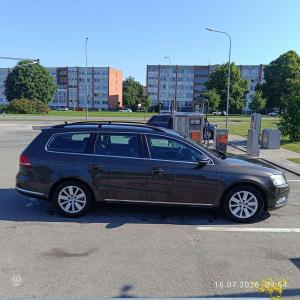 Brown Volkswagen Passat 2013 in Siauliai, with an engine capacity of 1.60 L and mileage of 282 thousand km for 5750 €, photo 22 on AUTOMOTO.COM.LV