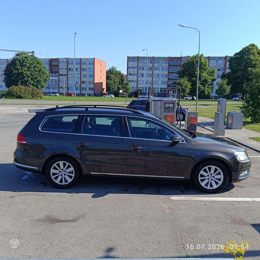 Brown Volkswagen Passat 2013 in Siauliai, with an engine capacity of 1.60 L and mileage of 282 thousand km for 5750 €, photo 22 on AUTOMOTO.COM.LV