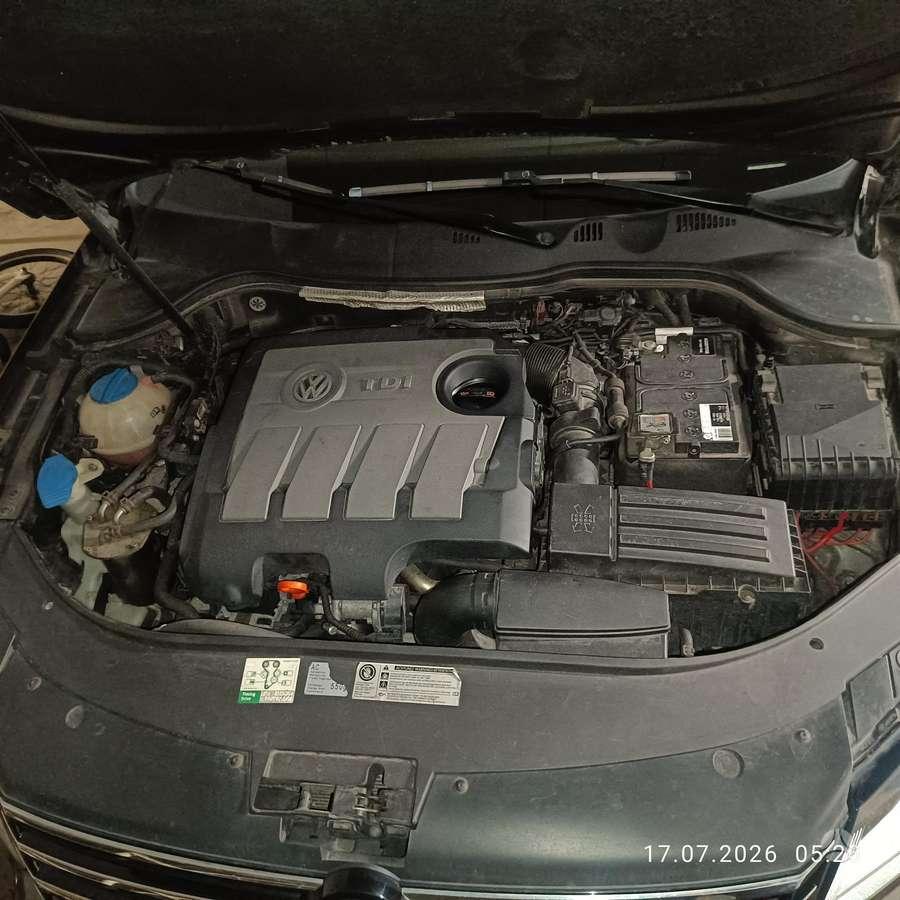 Brown Volkswagen Passat 2013 in Siauliai, with an engine capacity of 1.60 L and mileage of 282 thousand km for 5750 €, photo 24 on AUTOMOTO.COM.LV