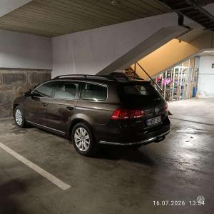 Brown Volkswagen Passat 2013 in Siauliai, with an engine capacity of 1.60 L and mileage of 282 thousand km for 5750 €, photo 25 on AUTOMOTO.COM.LV