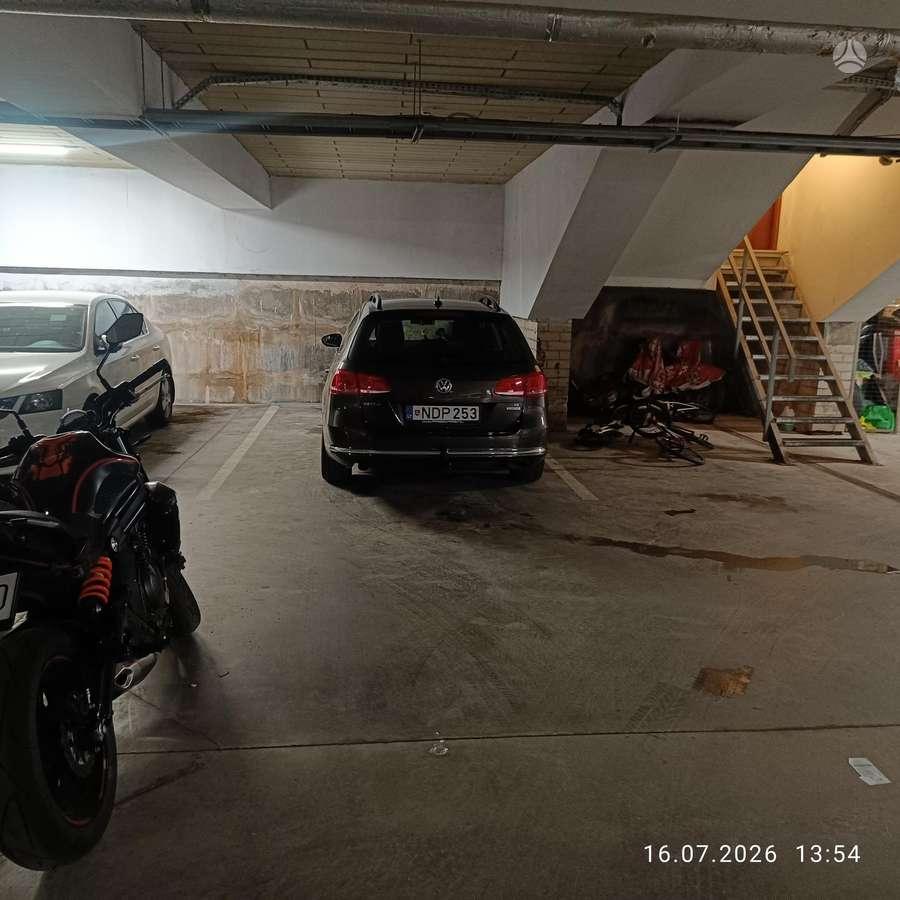 Brown Volkswagen Passat 2013 in Siauliai, with an engine capacity of 1.60 L and mileage of 282 thousand km for 5750 €, photo 26 on AUTOMOTO.COM.LV