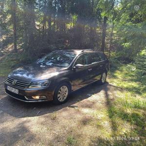 Brown Volkswagen Passat 2013 in Siauliai, with an engine capacity of 1.60 L and mileage of 282 thousand km for 5750 €, photo 29 on AUTOMOTO.COM.LV