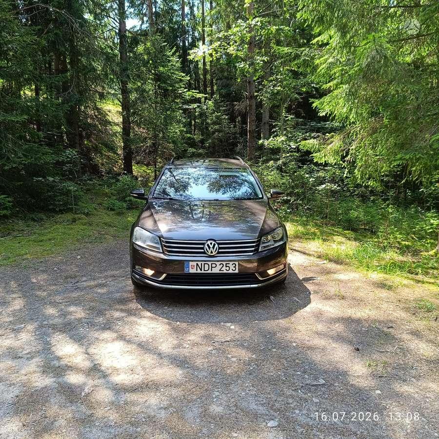 Brown Volkswagen Passat 2013 in Siauliai, with an engine capacity of 1.60 L and mileage of 282 thousand km for 5750 €, photo 31 on AUTOMOTO.COM.LV