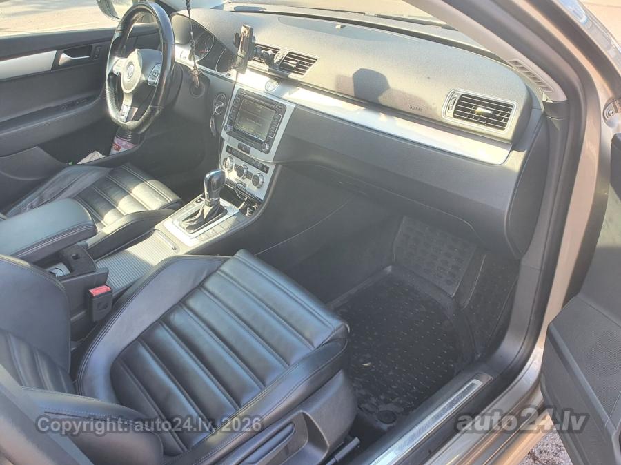 Brown Volkswagen Passat 2013 in Tallinn, with an engine capacity of 1.40 L and mileage of 249 thousand km for 6890 €, photo 14 on AUTOMOTO.COM.LV