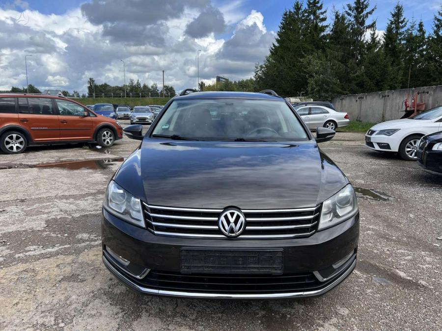Brown Volkswagen Passat 2013 in Utena, with an engine capacity of 1.97 L and mileage of 291 thousand km for 5650 €, photo 4 on AUTOMOTO.COM.LV