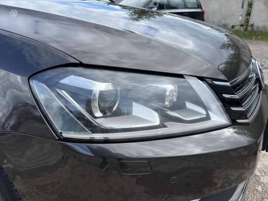 Brown Volkswagen Passat 2013 in Utena, with an engine capacity of 1.97 L and mileage of 291 thousand km for 5650 €, photo 5 on AUTOMOTO.COM.LV