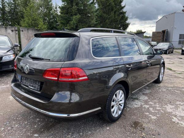 Brown Volkswagen Passat 2013 in Utena, with an engine capacity of 1.97 L and mileage of 291 thousand km for 5650 €, photo 5 on AUTOMOTO.COM.LV