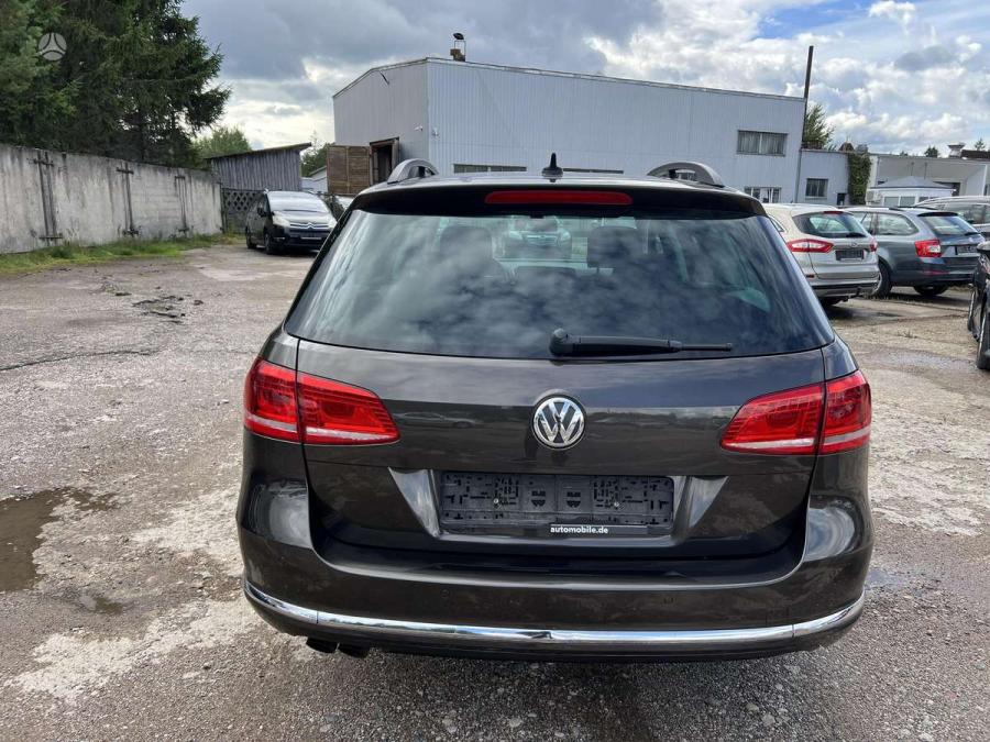 Brown Volkswagen Passat 2013 in Utena, with an engine capacity of 1.97 L and mileage of 291 thousand km for 5650 €, photo 7 on AUTOMOTO.COM.LV