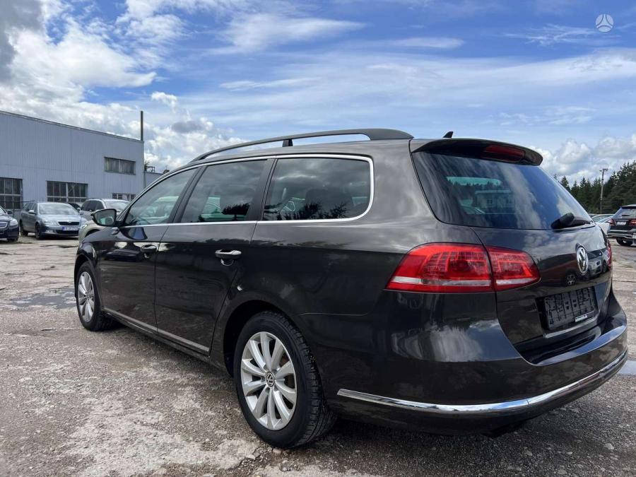 Brown Volkswagen Passat 2013 in Utena, with an engine capacity of 1.97 L and mileage of 291 thousand km for 5650 €, photo 8 on AUTOMOTO.COM.LV
