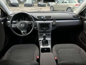 Brown Volkswagen Passat 2013 in Utena, with an engine capacity of 1.97 L and mileage of 291 thousand km for 5650 €, photo 9 on AUTOMOTO.COM.LV
