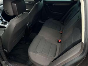 Brown Volkswagen Passat 2013 in Utena, with an engine capacity of 1.97 L and mileage of 291 thousand km for 5650 €, photo 12 on AUTOMOTO.COM.LV