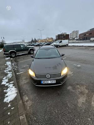 Brown Volkswagen Passat 2014 in Vilnius, with an engine capacity of 2.00 L and mileage of 303 thousand km for 6200 €, photo  on AUTOMOTO.COM.LV