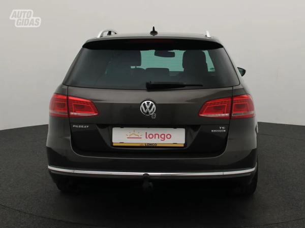 Brown Volkswagen Passat 2014 in Vilnius, with an engine capacity of 1.40 L and mileage of 223 thousand km for 8599 €, photo 5 on AUTOMOTO.COM.LV