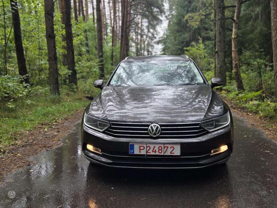 Brown Volkswagen Passat 2015 in Vilnius, with an engine capacity of 1.97 L and mileage of 310 thousand km for 9399 €, photo 3 on AUTOMOTO.COM.LV