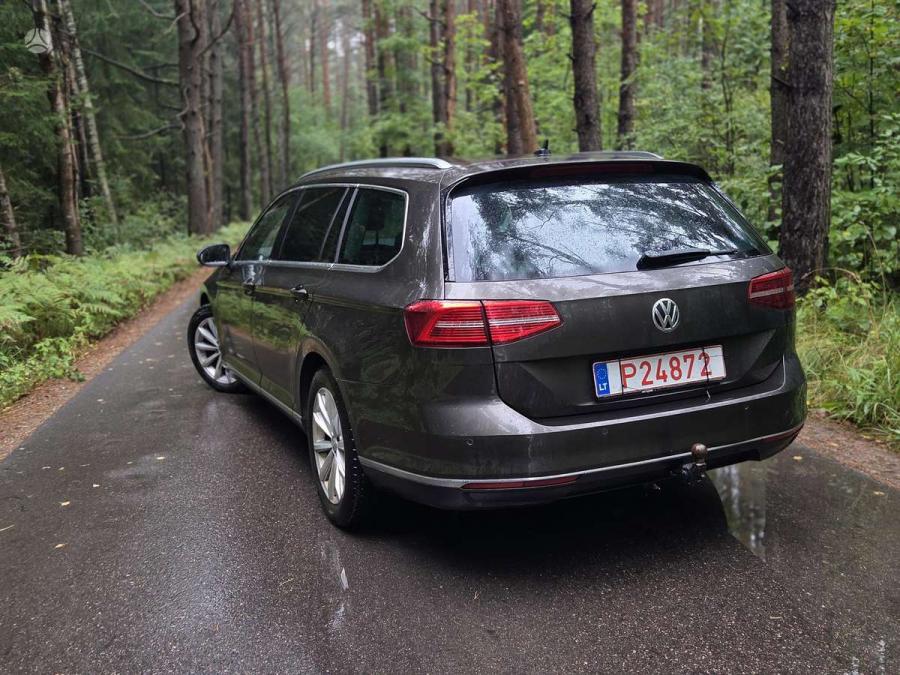 Brown Volkswagen Passat 2015 in Vilnius, with an engine capacity of 1.97 L and mileage of 310 thousand km for 9399 €, photo 5 on AUTOMOTO.COM.LV