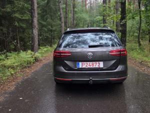 Brown Volkswagen Passat 2015 in Vilnius, with an engine capacity of 1.97 L and mileage of 310 thousand km for 9399 €, photo 6 on AUTOMOTO.COM.LV