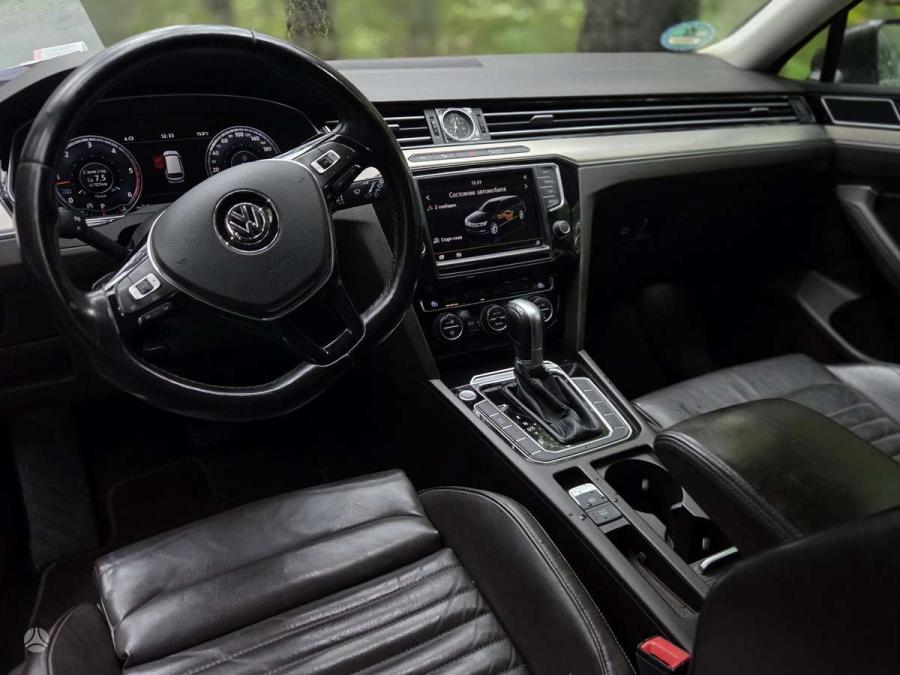 Brown Volkswagen Passat 2015 in Vilnius, with an engine capacity of 1.97 L and mileage of 310 thousand km for 9399 €, photo 11 on AUTOMOTO.COM.LV