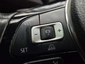 Brown Volkswagen Passat 2015 in Vilnius, with an engine capacity of 1.97 L and mileage of 310 thousand km for 9399 €, photo 12 on AUTOMOTO.COM.LV