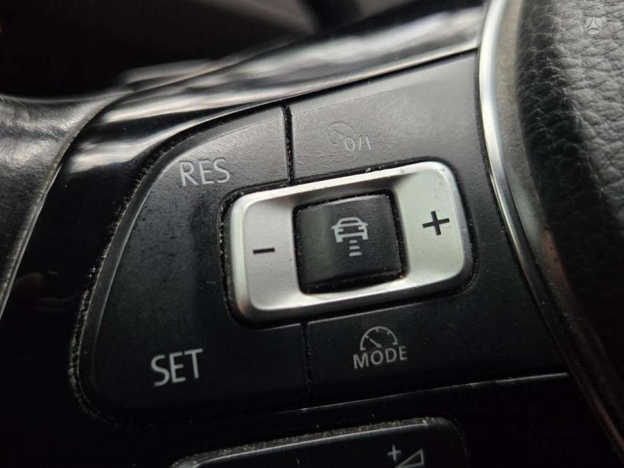 Brown Volkswagen Passat 2015 in Vilnius, with an engine capacity of 1.97 L and mileage of 310 thousand km for 9399 €, photo 12 on AUTOMOTO.COM.LV