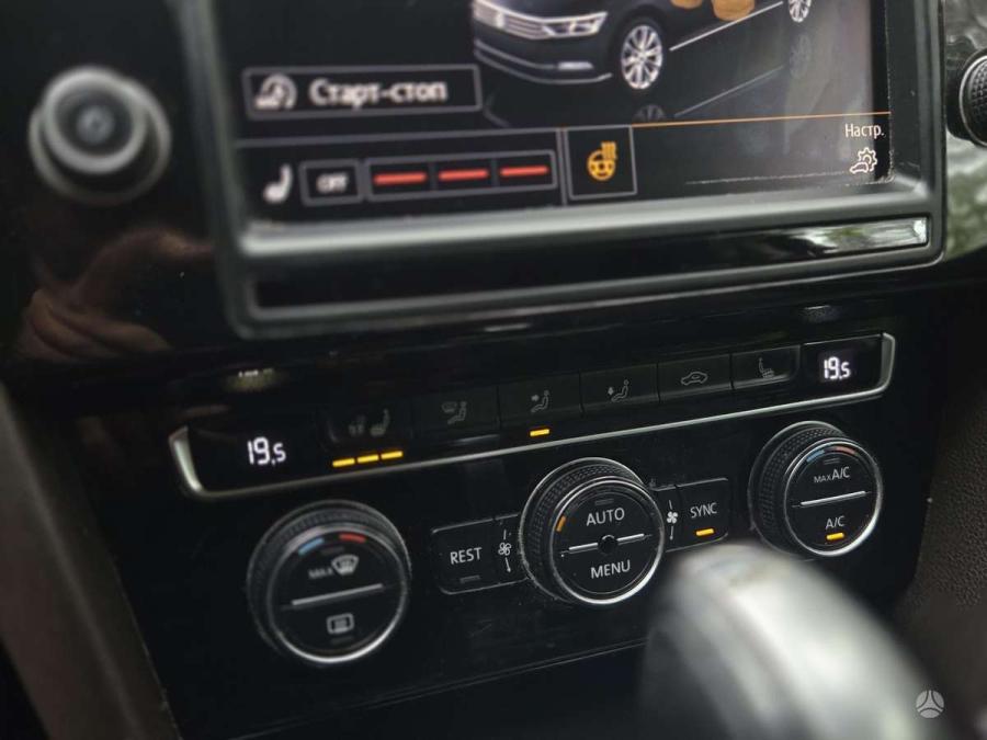 Brown Volkswagen Passat 2015 in Vilnius, with an engine capacity of 1.97 L and mileage of 310 thousand km for 9399 €, photo 16 on AUTOMOTO.COM.LV