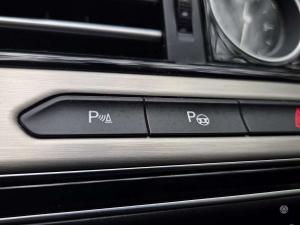 Brown Volkswagen Passat 2015 in Vilnius, with an engine capacity of 1.97 L and mileage of 310 thousand km for 9399 €, photo 17 on AUTOMOTO.COM.LV