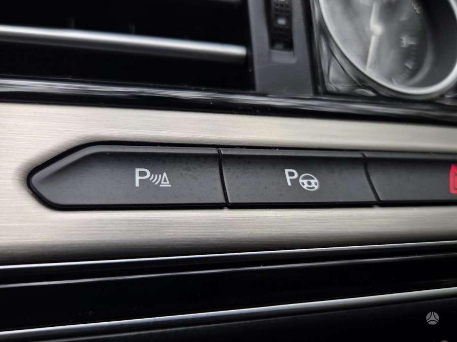 Brown Volkswagen Passat 2015 in Vilnius, with an engine capacity of 1.97 L and mileage of 310 thousand km for 9399 €, photo 17 on AUTOMOTO.COM.LV