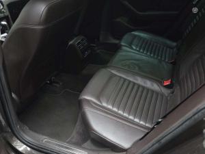 Brown Volkswagen Passat 2015 in Vilnius, with an engine capacity of 1.97 L and mileage of 310 thousand km for 9399 €, photo 20 on AUTOMOTO.COM.LV