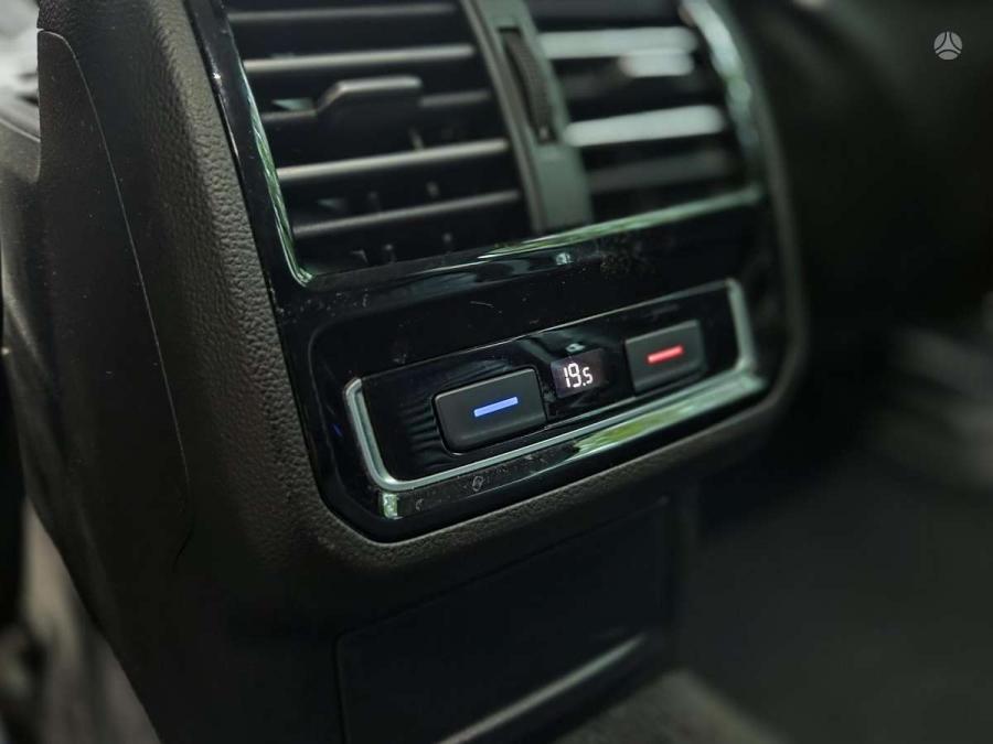 Brown Volkswagen Passat 2015 in Vilnius, with an engine capacity of 1.97 L and mileage of 310 thousand km for 9399 €, photo 21 on AUTOMOTO.COM.LV