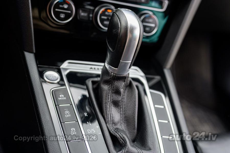 Brūns Volkswagen Passat 2016 Tallina, ar dzinēja tilpumu 2.00 L un nobraukumu 272 tūkst. km par 12000 €, foto 12 vietnē AUTOMOTO.COM.LV