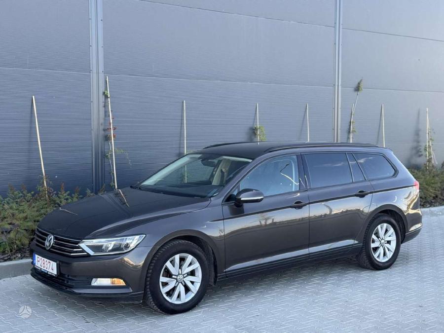 Brown Volkswagen Passat 2017 in Vilnius, with an engine capacity of 1.40 L and mileage of 167 thousand km for 7950 €, photo 1 on AUTOMOTO.COM.LV