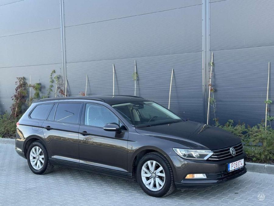 Brown Volkswagen Passat 2017 in Vilnius, with an engine capacity of 1.40 L and mileage of 167 thousand km for 7950 €, photo 2 on AUTOMOTO.COM.LV
